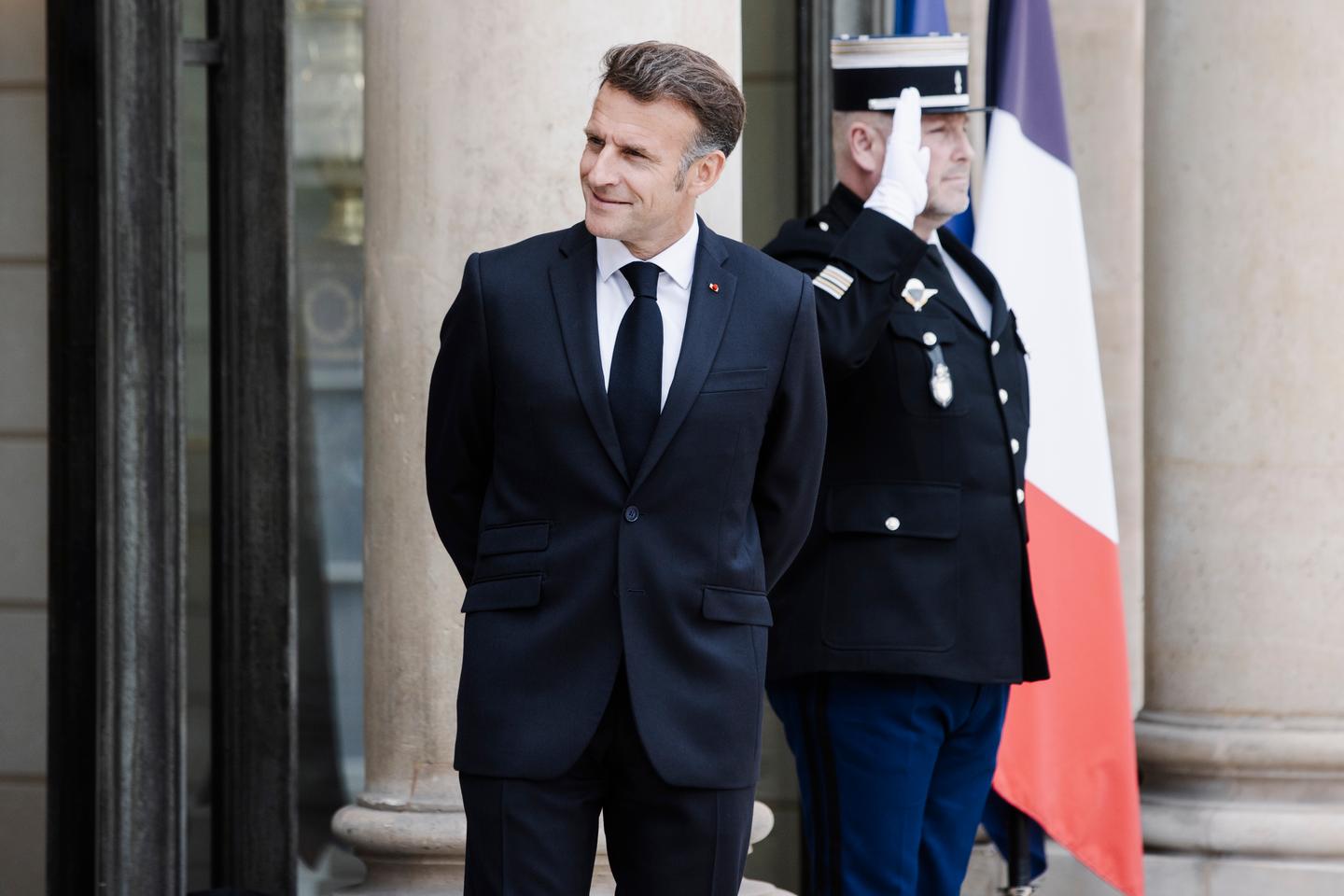 Emmanuel Macron sera l’invité du journal du « 13 heures » de TF1 lundi ...