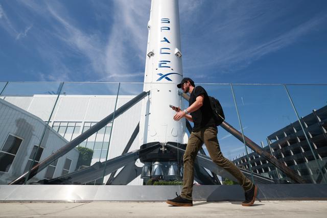 'SpaceX stock market debut reads more like science fiction than a ...