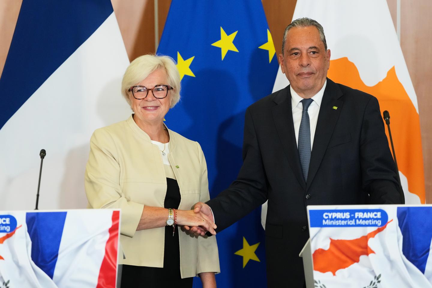 Cyprus signs deal to host French soldiers on island