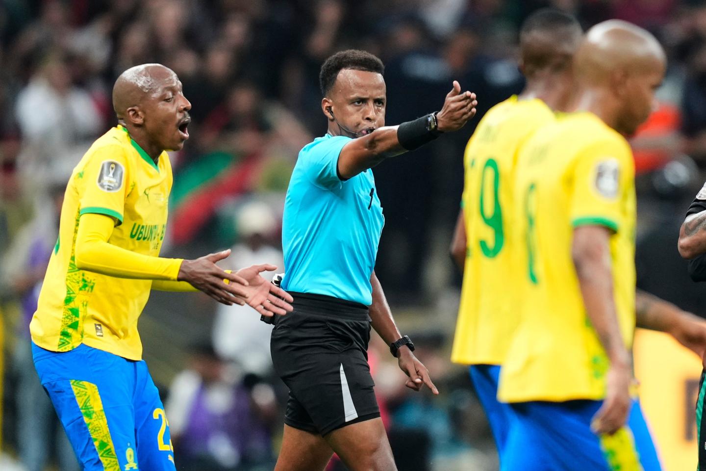 « Le monde du football paie sa lâcheté » : quand un arbitre somalien ...