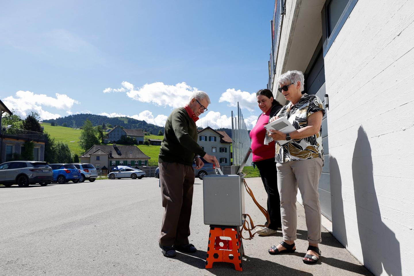 Swiss voters reject anti-immigration proposal to cap population